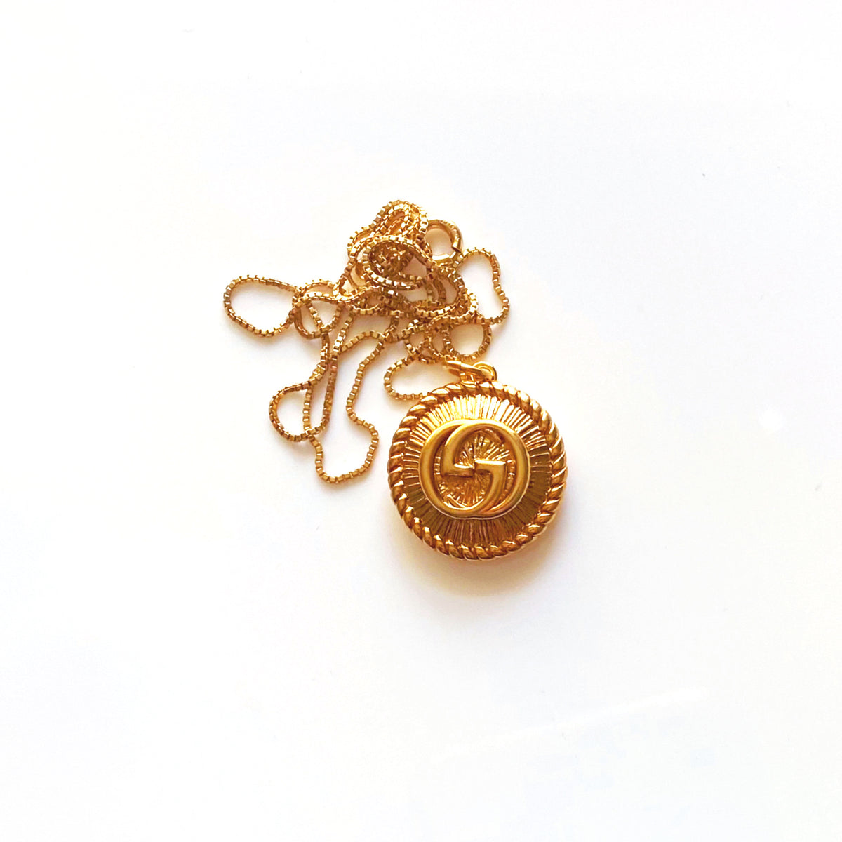 Medium NEW Gold Gucci Button Charm Necklace – Old Soul Vintage Jewelry